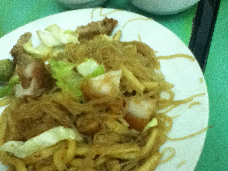 Wendy Versus Food: Aling Banang's - Home of the Best Pancit in Town!
